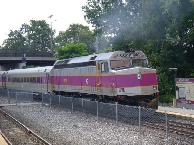 MBTA F40PH 1005 Leaves Wilmington Station: The NERAIL New England ...