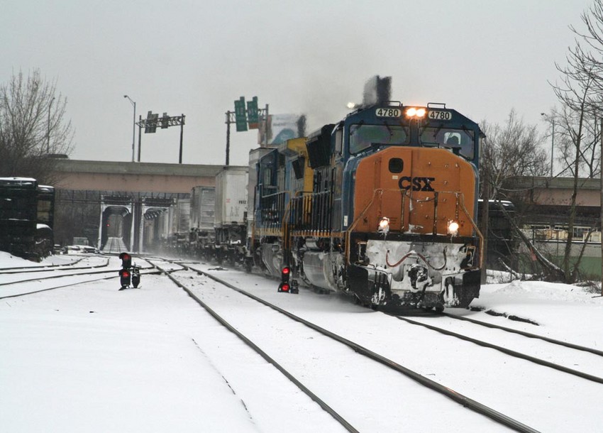 UPS train arrives at Springfield, MA: The NERAIL New England Railroad ...
