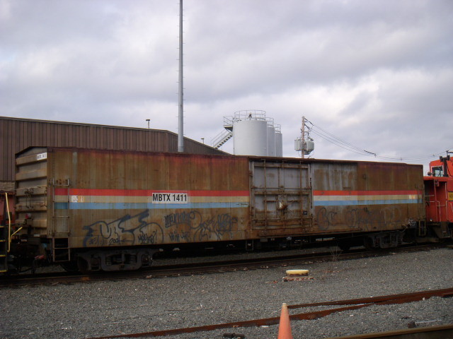 MBTA Ex-Amtrak MHC #1411 at Boston Engine Terminal: The NERAIL New ...