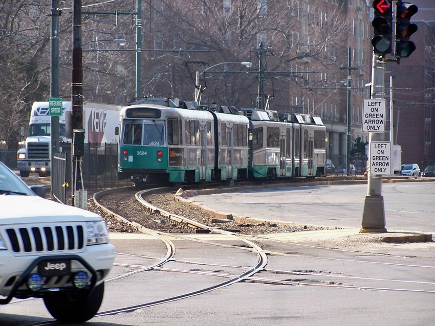 Inbound on Commonwealth: The NERAIL New England Railroad Photo Archive