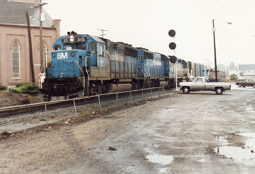 Westbound early Guilford freight: The NERAIL New England Railroad Photo ...