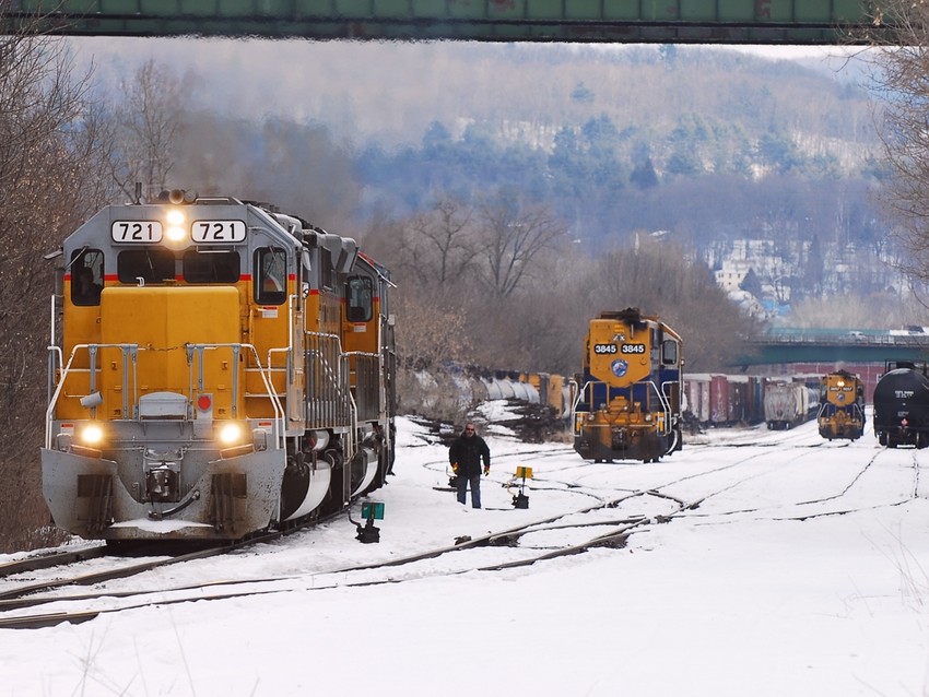 NECR train 323 arrives North White River yard: The NERAIL New England ...