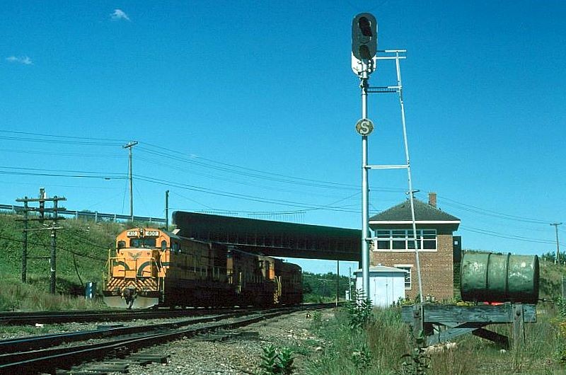 MEC GE U18B No. 400, GP7 No. 574 and U18B No. 402: The NERAIL New ...