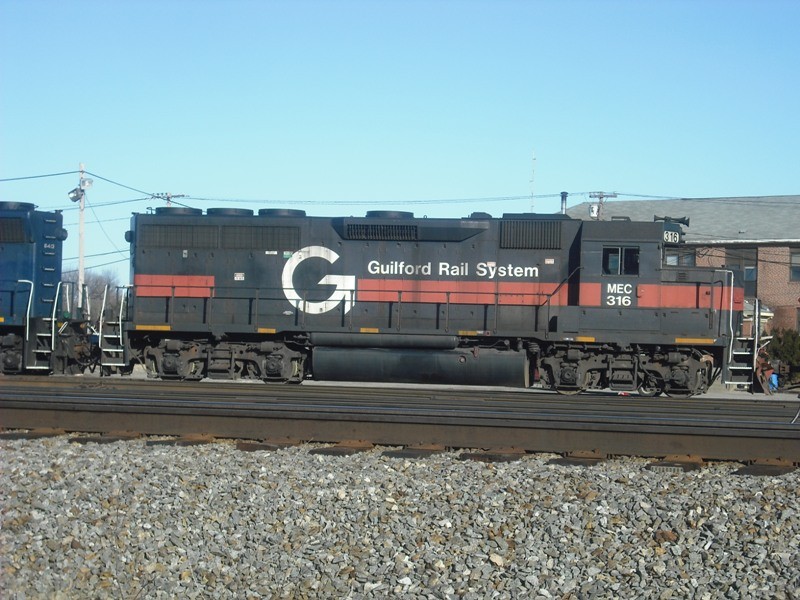 MEC#316w is tied down with HLCX# 6413e SD45: The NERAIL New England ...