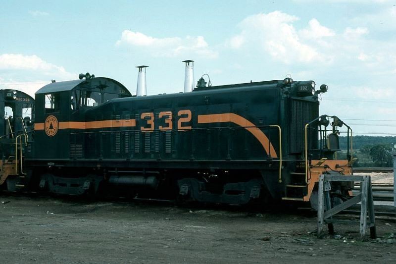 MEC EMD SW7 No. 332: The NERAIL New England Railroad Photo Archive