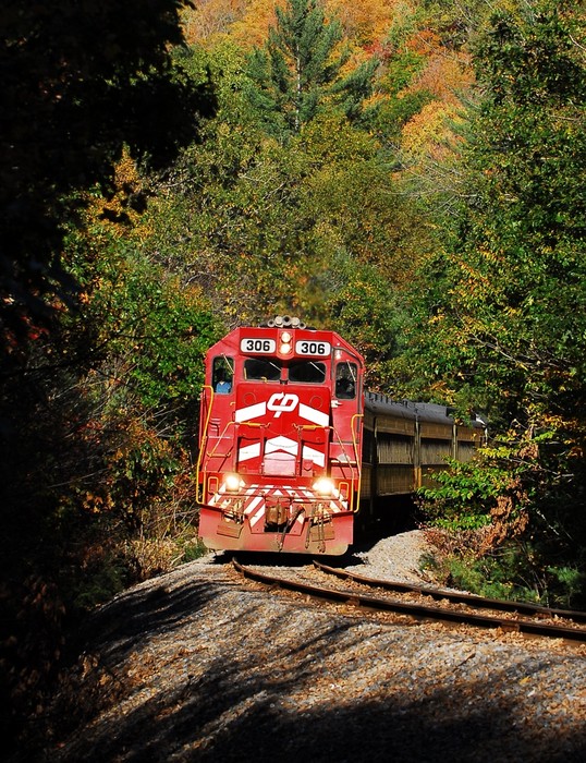 "The Rutland Limited" in Cavendish Gorge: The NERAIL New England ...