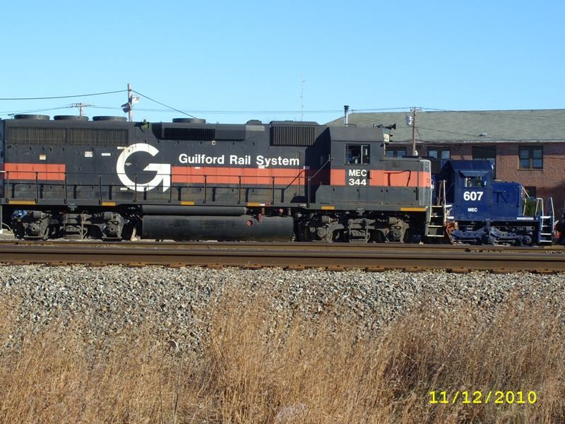 MEC#344w and behind it MEC#607w on another track in Rigby 11-12-2010 ...