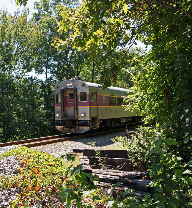 Inbound passes through Walpole: The NERAIL New England Railroad Photo ...