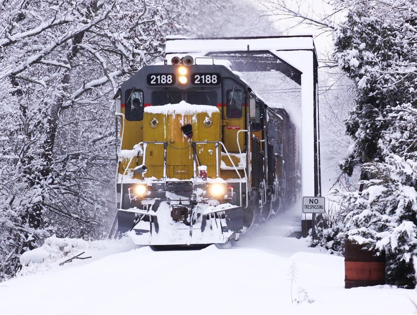 Train 608 blows through Yantic: The NERAIL New England Railroad Photo ...