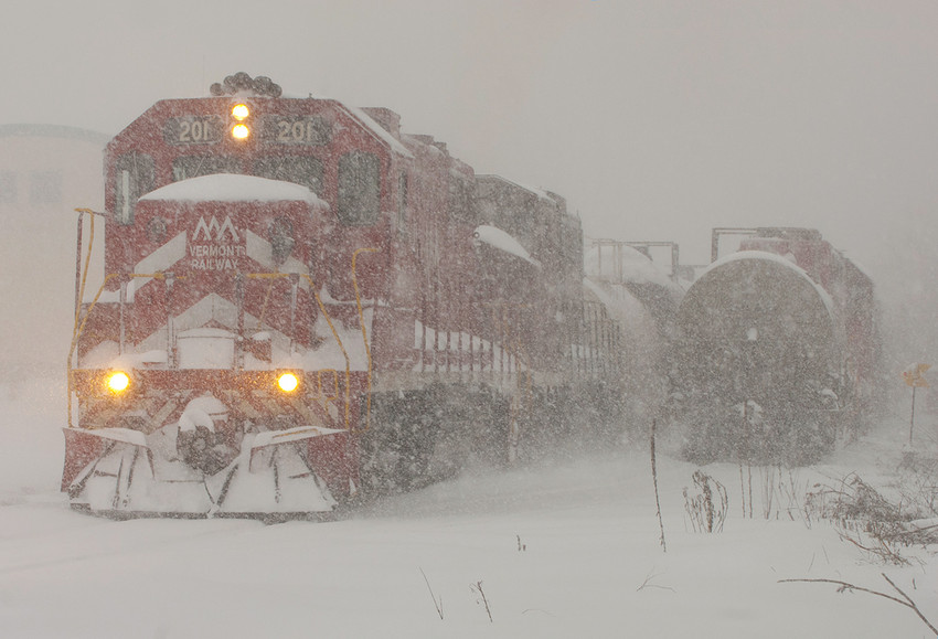 VRS 264 (667-001) Begins Pull to Whitehall, NY at Riverside, VT: The ...