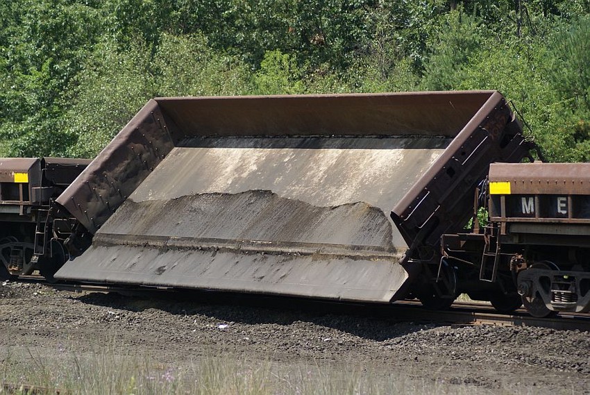 ED2 dumping stone at Athol: The NERAIL New England Railroad Photo Archive
