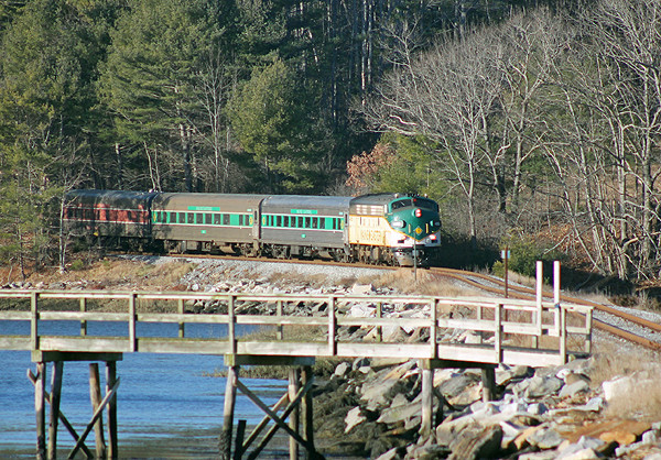 Maine Eastern holiday special: The NERAIL New England Railroad Photo ...