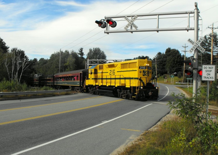 Returning Notch Train: The NERAIL New England Railroad Photo Archive