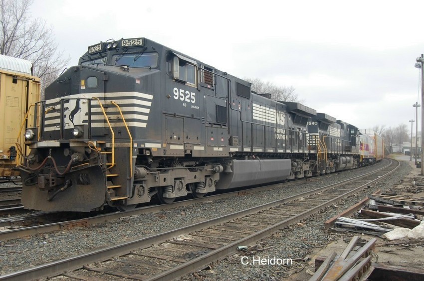NS 9525 in Gardner Mass: The NERAIL New England Railroad Photo Archive