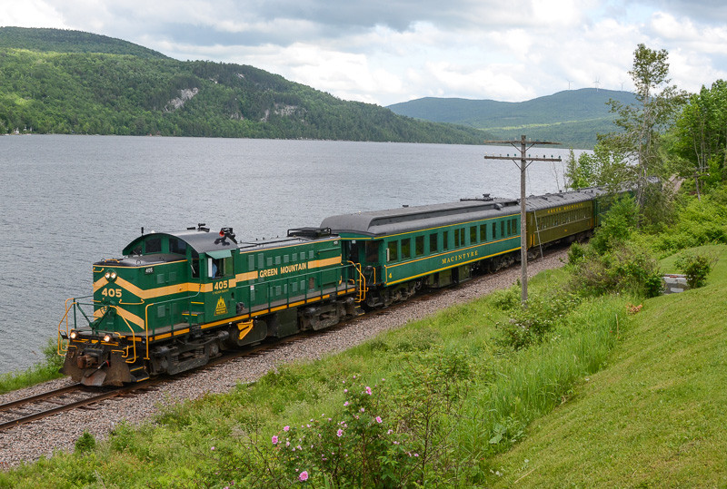 Mass Bay Rail Train at Crystal Lake: The NERAIL New England Railroad ...