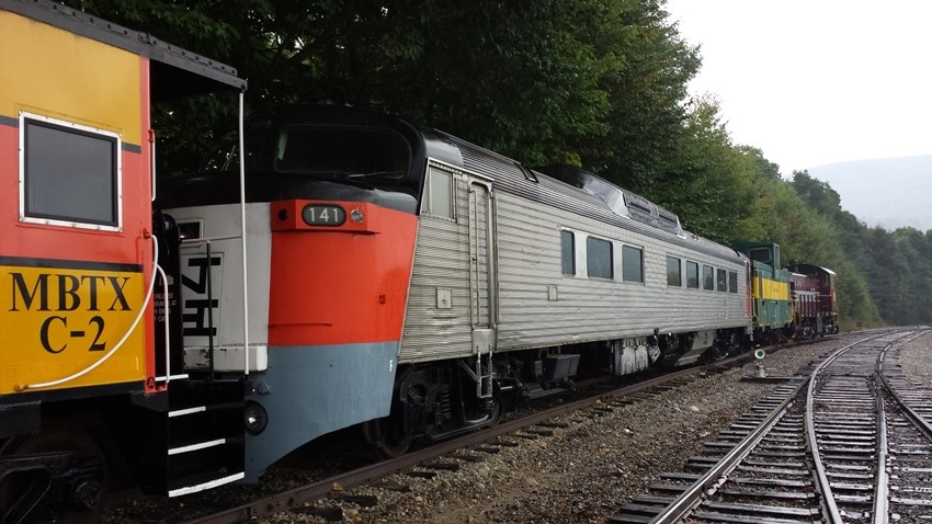 1/2 of the "Roger Williams" Train Set: The NERAIL New England Railroad ...