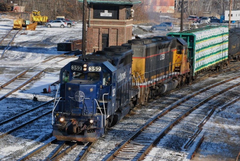 EDPL leaving E. Deerfield: The NERAIL New England Railroad Photo Archive