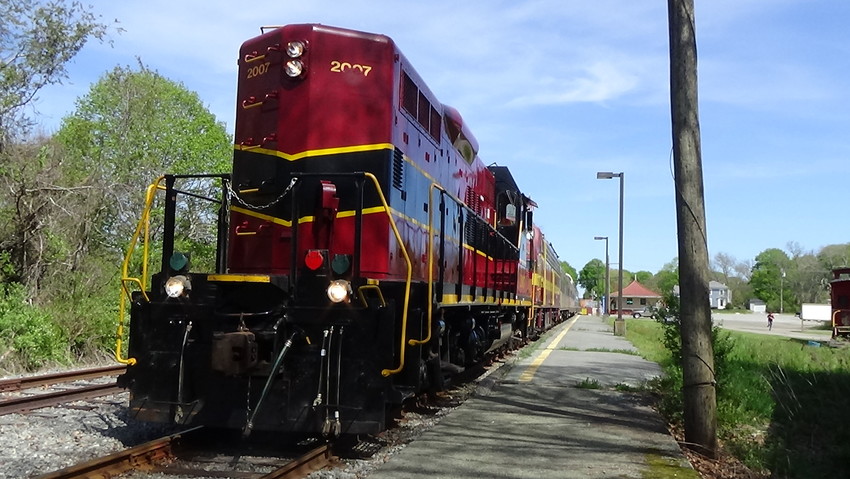 mc 2007 with CCCRR scenic train at West Barnstable: The NERAIL New ...