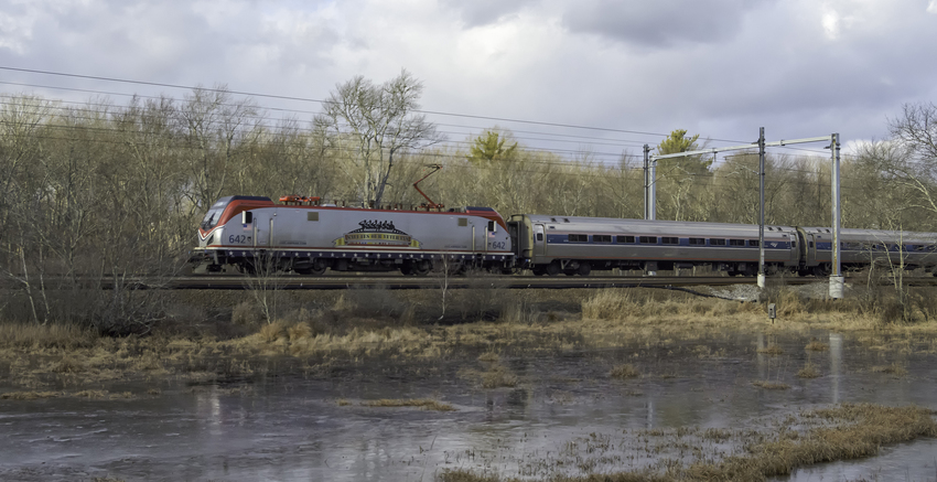 AMTK 642 Leads Train 137 West Away from Kingston Station: The NERAIL ...