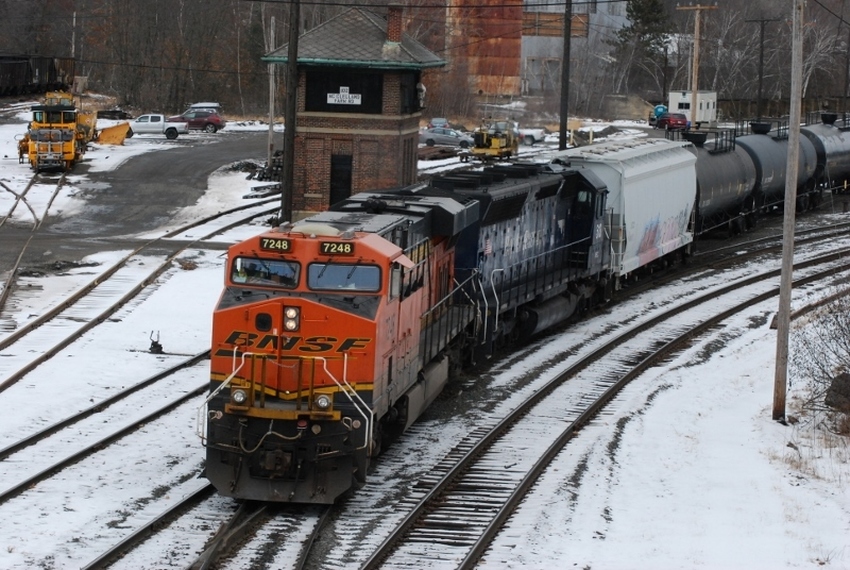 EGT picking up mixed freight at EDY: The NERAIL New England Railroad ...