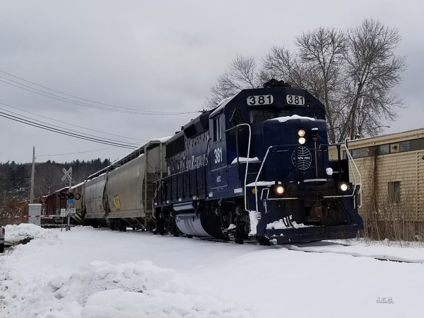 MEC 381 on the Go !: The NERAIL New England Railroad Photo Archive