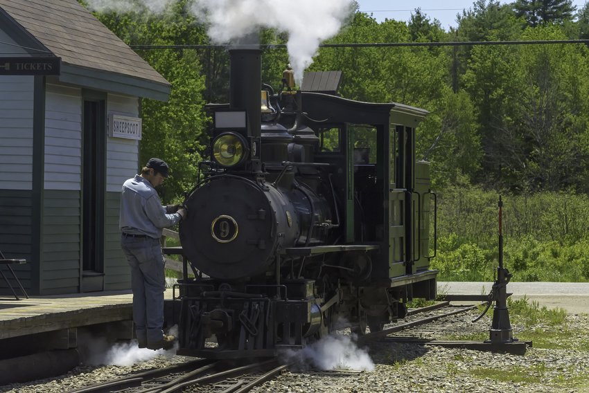 WW&F #9 Preparing to Run Around Its Train: The NERAIL New England ...