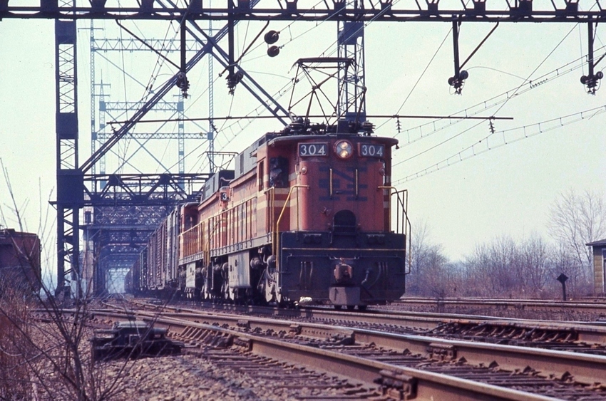 Eastbound EF-4s at Devon, CT.: The NERAIL New England Railroad Photo ...