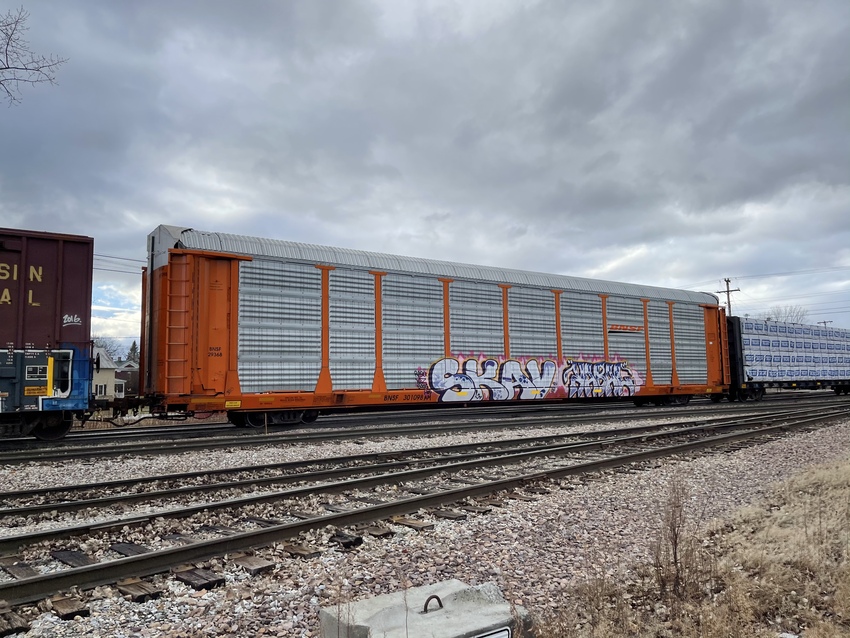 BNSF auto rack StAlbans: The NERAIL New England Railroad Photo Archive