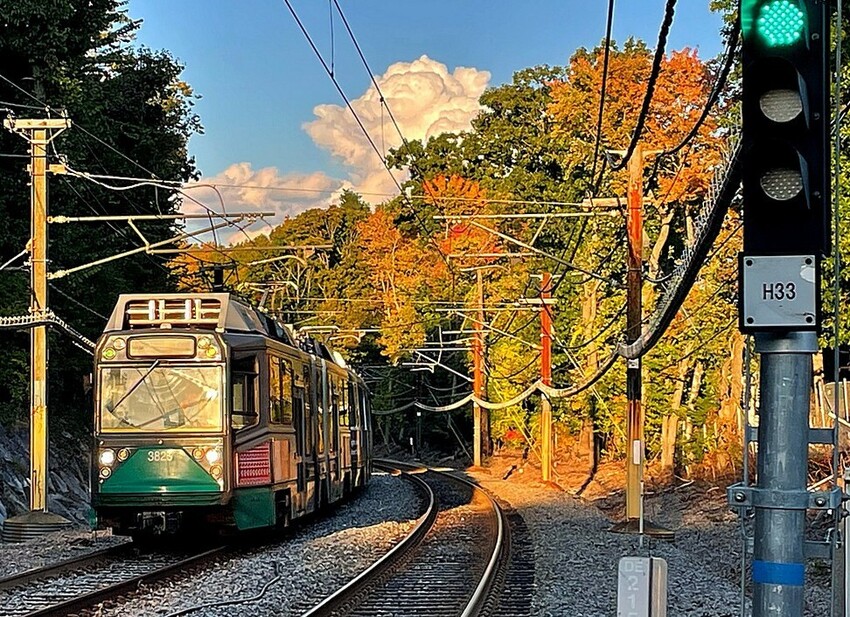 MBTA Type 8 arriving at Chestnut Hill: The NERAIL New England Railroad ...