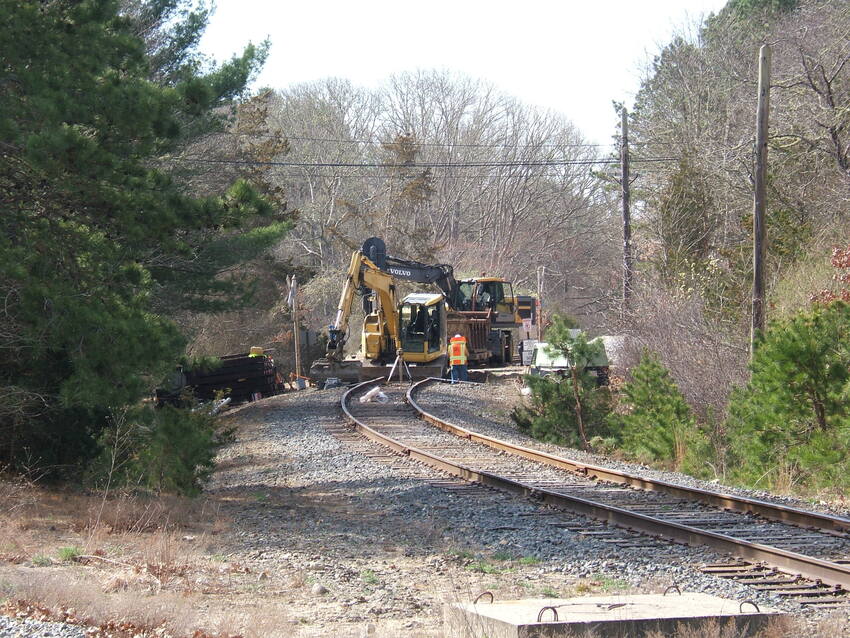 Bell Road RR Crossing reconstruction: The NERAIL New England Railroad ...