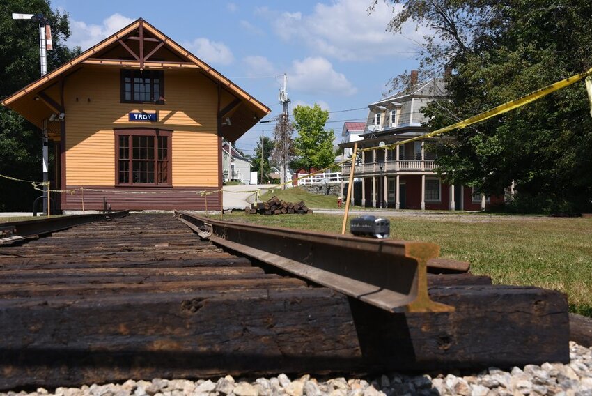 Troy, NH RDC Display Track: The NERAIL New England Railroad Photo Archive