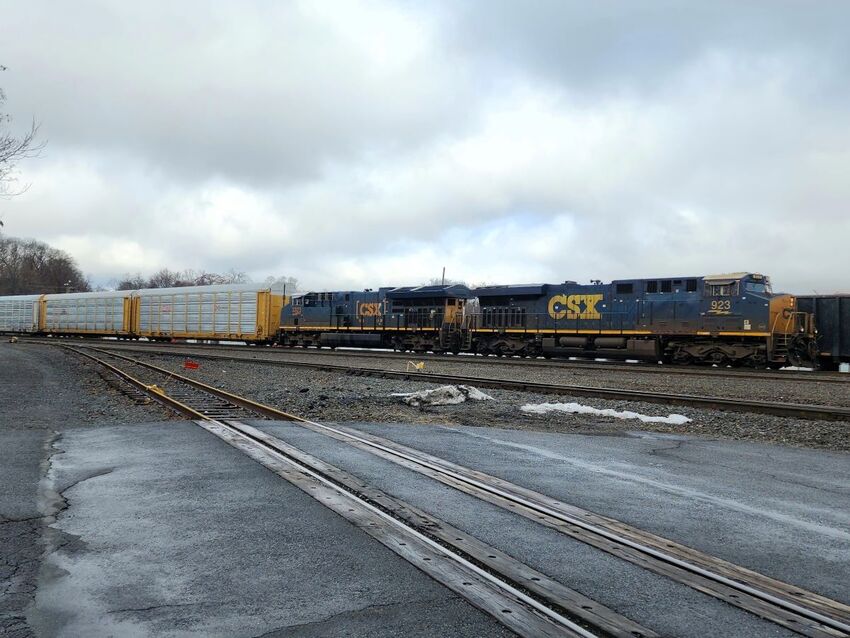 M264 CSXT 923 Passing Through West Springfield Yard: The NERAIL New ...