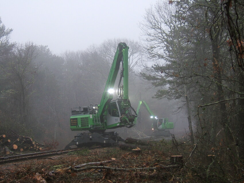 2 Northern Tree cutters back at work: The NERAIL New England Railroad ...